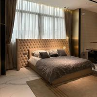 China Customize Italian Luxury Bedroom Furniture Set Premium Villa Latest Design Double Bed Upholstered Bed King Size Bedroom Sets for sale