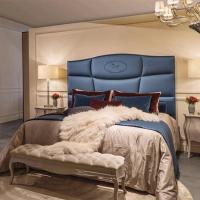 China Italian Bed Room Furniture Tall Headboard Bedroom Set Furniture Bed Sets Luxury Bedroom king Size Bed for sale