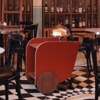 China MOYI Customized Iron and Wood Trolley Wooden Cart with Wheels for Hotels and Bars for sale