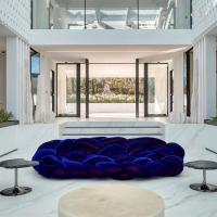 China Italy's Unique Creative Design Three-seat Twist Sofa Light Luxury, Soft Fabric, Casual and Fun Legless Sofa for sale