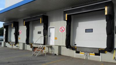 China High Durability Loading Dock Shelters Automatic Warehouse Door Inflatable Mechanical for sale