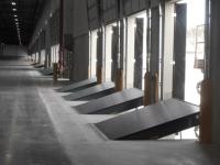 China Hydraulic Loading Dock Leveler High Strength Steel Warehouse Logistics Adjustable for sale