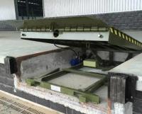 China Mechanical Loading Dock Leveler Galvanized Finish Safety Bars Hydraulic Platform For Dock Level for sale