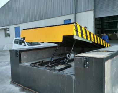 China 10000-20000 Lbs Loading Dock Levelers Galvanized Steel Safety Curbs And Bars On Site Assembly for sale