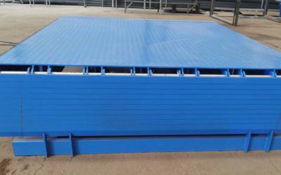 China Workshop Automatic Dock Plate Dock Door Levelers 25000-40000LBS Safe Design Hydraulic Power Source Customized for sale
