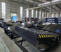 China High-Capacity 25000-40000LBS Safe Design Workshop Automatic Dock Plate with Customizable Lip Length Heavy-Duty Loading Solution for Logistics & Distribution Centers for sale