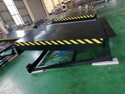 China Stationary Hydraulic Loading Dock Leveler 8000KG Backing Wrenching Pulling for sale
