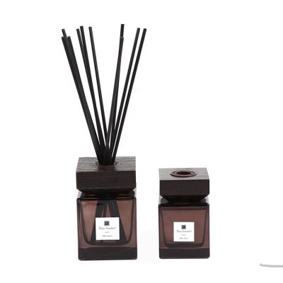 China 100ml 200ml Luxury Square Reed Diffuser Glass Bottle With Wooden Cap for sale