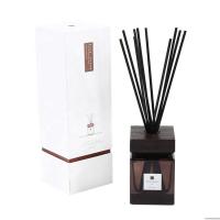 China 100ml 200ml Luxury Square Reed Diffuser Glass Bottle With Wooden Cap for sale