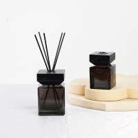China 100ml 200ml Luxury Square Reed Diffuser Glass Bottle With Wooden Cap for sale