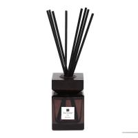 China 100ml 200ml Luxury Square Reed Diffuser Glass Bottle With Wooden Cap for sale