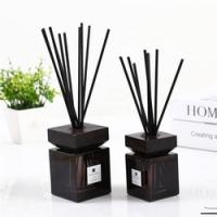 China 100ml 200ml Luxury Square Reed Diffuser Glass Bottle With Wooden Cap for sale