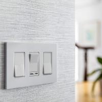 China Glossy Finish Screwless 3-Gang Wall Plate 116x70.2mm for US Socket - White or Black for sale