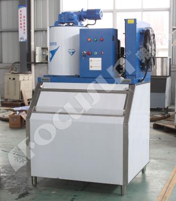 China Pequeña Máquina de Hielo en Escama con Depósito para Marisco y Pescado de 1T/24 Horas for sale