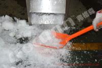 China Efficiently Crush Ice with Focusun Ice Crusher Machine Powered by 220V/3P/60HZ Motor for sale