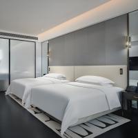 China Hotel Guest Room Furniture Panel Wood Veneer Paint Finish 40-45D Foam for sale