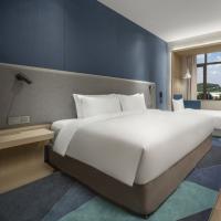 China Fully Assembled Hotel Guest Room Furniture Packages Set Customized Shape for sale