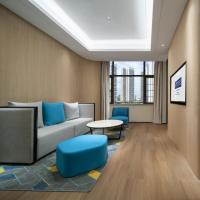 China Fully Assembled Hotel Guest Room Furniture Packages Set Customized Shape for sale