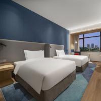 China Fully Assembled Hotel Guest Room Furniture Packages Set Customized Shape for sale