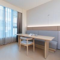 China Custom 3 Star Luxury Bedroom Apartment Set for Resort Furniture E1 Board 1800x2000mm for sale