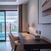 China Foshan Curved Backrest Ash Wood Frame Hotel Furniture Standard King Size Bedroom Set 1800mm for sale