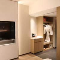 China Modern 4-Star Resort Hotel Double Bedroom Set 1800x2000mm Customizable Foshan for sale