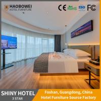 China Luxury King Size Hotel Bedroom Headboard 2500x60x1100mm Customizable E1 Grade Plywood for sale