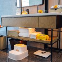 China Marriott Business Hotel Furniture Modern Standard Double Bedroom Set 1800x2000mm Custom for sale