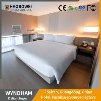 China Custom Luxury King Size Bedroom Set Hotel Furniture E1 Solid Wood 1800x2000mm for sale
