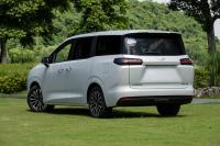 China Wuling Starlight 730EV LV1 7-Seater Pure Electric MPV with 500km Driving Range, 7-Seat Layout, and Electric Power Sliding Doors for sale
