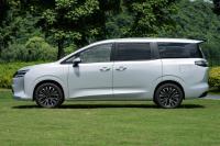 China Wuling Starlight 730EV LV1 7-Seater Pure Electric MPV with 500km Driving Range, 7-Seat Layout, and Electric Power Sliding Doors for sale