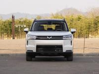 China Wuling Starlight 560 EV Electric SUV with 500km Range, 15.6-inch Touch Control Screen, and Leather Upholstered Seats for sale