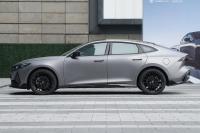 China Energy Vehicles 2024 Changan Uni-V PHEV Car for 5 Seaters in White Black White or Red for sale