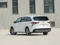 China Seats Toyota SIENNA HEV Four-Wheel Hybrid Electric MPV with Copilot Seat Adjustment for sale
