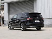 China 2024 Toyota Sienna Large Mpv Seat Sofa Electric Vehicle with FWD 4-Wheel Hybrid Power for sale