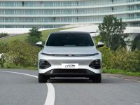 China 296Ps Total Horsepower 580-755km CLTC Pure Electric Range 5 Seats Electric Car Made for sale
