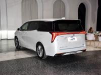 China Buick Century Luxury MPV 2.0T 48v Light Hybrid System with Touch Screen Technology for sale