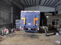 China SSI 750 Tilt Tail Lift Liftgate 750kg Capacity DC 12V 24V Cargo Handling for sale