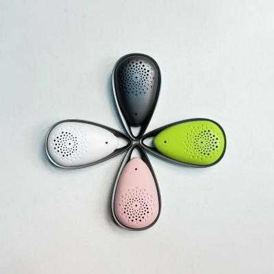 China Portable and Lightweight Wearable Air Purifier Battery Capacity 850 MAh 96*56*33mm Noise Level 20dB A for sale