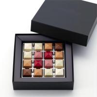 China Customizable for Champagne Gold Bow Triangle Base Lid Sponge Lined Wedding Gift Boxes for Chocolate Treat Candy Guest Gifts for sale