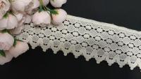 China 100% Cotton Embroidery Lace Trim with 9cm Width and Non Stretch for Clothing and Home Textiles for sale