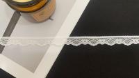 China 1.5cm Classic White Hollow-out Lace Trim with Diamond Pattern and Scalloped Border for Wedding and Children's Clothing for sale