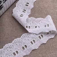 China 100% Cotton Floral Embroidery Lace Trim with Scalloped Edge for Garments and Home Textiles for sale