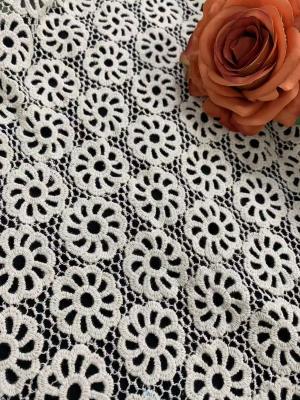 China COTTON Eco-Friendly Luxury Vintage Daisy Floral Guipure Embroidery Lace Trim Fabric for Wedding Dresses & Home Decor for sale