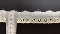 China Vintage Cotton Lace Trim with Scalloped Edge and Middle East Design for Apparel and Home Textile for sale