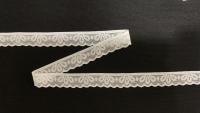 China 1.5cm Nylon Spandex Elastic Lace Trim with Single Scalloped Edge for Lingerie and Dress Decoration for sale