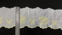 China 100% Cotton Soft  Eyelet chicken Embroidery Lace Trim Gold Thread Floral Embroidery Scalloped Lace Edging for Ladies Apparel for sale