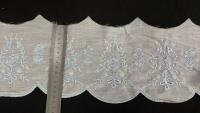 China 100% Cotton Soft  Eyelet chicken Embroidery Lace Trim Gold Thread Floral Embroidery Scalloped Lace Edging for Ladies Apparel for sale