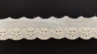China Vintage Middle Eastern Cotton Lace Trim with Scalloped Edge and 3.8 Inches Width for DIY Fashion and Home Decor for sale