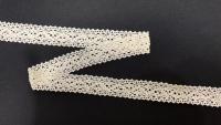 China 2.5cm Cotton Crochet Lace Trim with Continuous Hollow Woven Design Easy to Dye for Garment Edging and Handicraft Decoration for sale